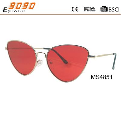 China Las gafas de sol de moda de las mujeres con el marco metálico, lente ULTRAVIOLETA del rojo de 400 protecciones en venta