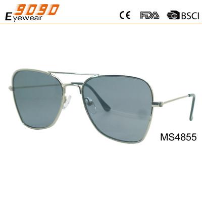 China La venta caliente duplicó las gafas de sol grises del metal, lente ULTRAVIOLETA de 400 protecciones, conveniente para las mujeres en venta