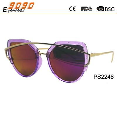 China Gafas de sol en el diseño de moda, hecho del plástico, del templo del metal, de convenientes para los hombres y las mujeres en venta