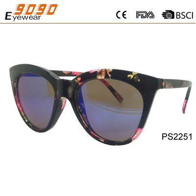 China Nuevos gafas de sol del estilo con la lente ULTRAVIOLETA de la protección del 100%, conveniente para los hombres y las mujeres en venta