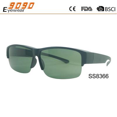 China el medio borde al aire libre 2018 se divierte los sunglass de ciclo de las lentes polarizados de las gafas de sol, convenientes para los hombres y las mujeres en venta