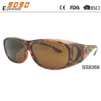 China Las gafas de sol de ciclo al aire libre del hombre fresco, lente duplicada se divierten las gafas de sol en venta