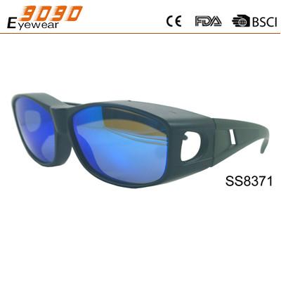 China Los vidrios de Sun polarizaron los vidrios de Sun del deporte al aire libre de los hombres de las gafas de sol para conducir la pesca en venta
