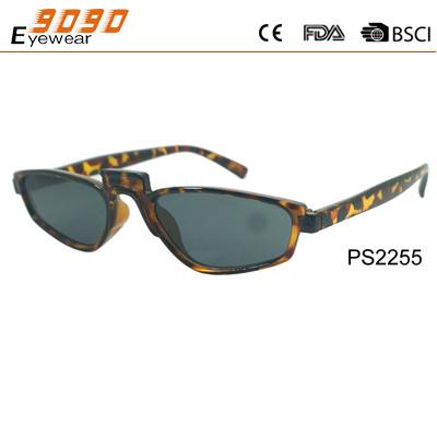 China 2018 gafas de sol plásticas del estilo caliente de la venta con el marco especial, convenientes para los hombres y las mujeres en venta
