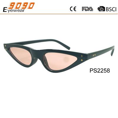 China Marco plástico de encargo unisex Sunglass UV400 de las mujeres de Cateye de las gafas de sol del diseño retro del triángulo en venta