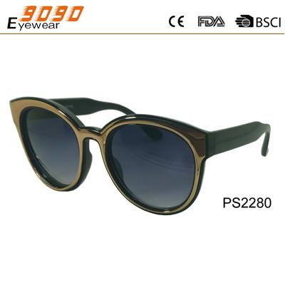 China Nuevos gafas de sol del estilo con la lente ULTRAVIOLETA de la protección del 100%, conveniente para los hombres y las mujeres en venta