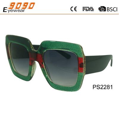 China Nueva llegada y venta caliente de gafas de sol plásticas con el marco grande, convenientes para las mujeres y los hombres en venta