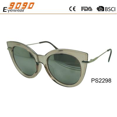 China Forme las gafas de sol hechas de bastidor plástico con el templo del metal, conveniente para los hombres y las mujeres en venta