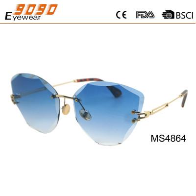 China Gafas de sol sin rebordes con extremidad plástica, lente ULTRAVIOLETA del metal de la nueva llegada de 400 protecciones en venta