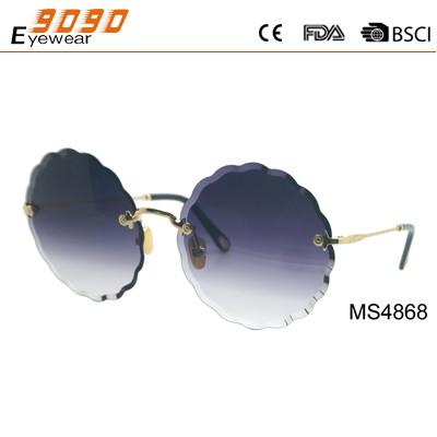 China Las nuevas gafas de sol del estilo les gusta una forma de la flor de los bordes, hecha del metal, conveniente para los hombres y las mujeres en venta
