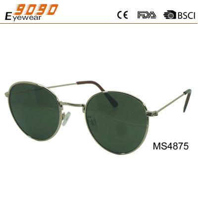 China Gafas de sol clásicas del metal de la moda que seleccionan, lente de 400 protecciones, convenientes ULTRAVIOLETA para los hombres y las mujeres en venta