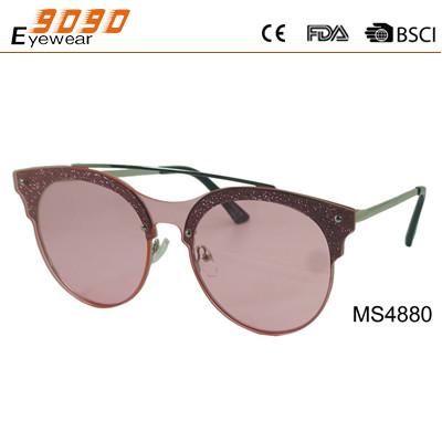 China Las gafas de sol de moda rosadas ovales de las mujeres con el marco metálico, lente ULTRAVIOLETA de 400 protecciones en venta