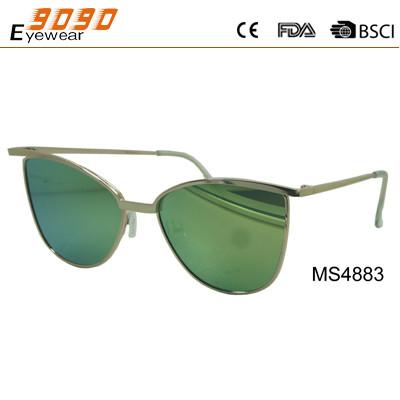 China Gafas de sol clásicas del metal de la moda que seleccionan, lente de 400 protecciones, convenientes ULTRAVIOLETA para los hombres y las mujeres en venta