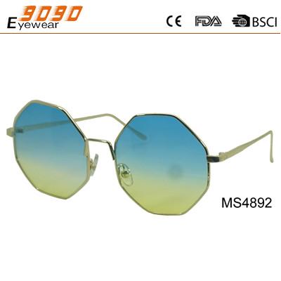 China Gafas de sol con el marco metálico, nuevo estilo de diseñador de moda, lente ULTRAVIOLETA de 400 protecciones en venta