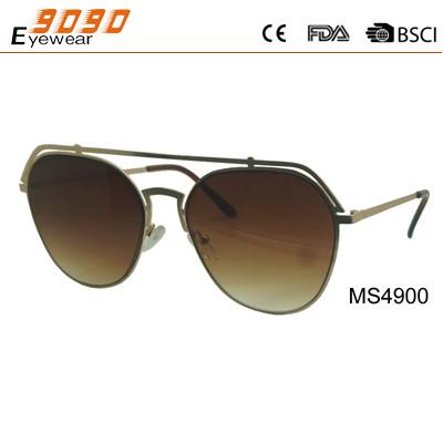 China Gafas de sol clásicas del metal de la moda que seleccionan, lente de 400 protecciones, convenientes ULTRAVIOLETA para los hombres y las mujeres en venta