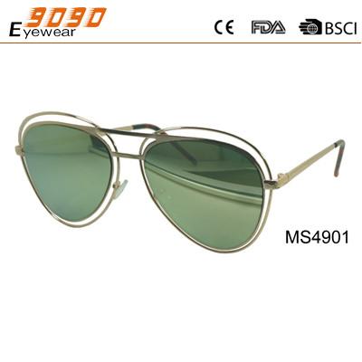 China Gafas de sol de moda 2018 de las gafas más nuevas del estilo, hechas del metal, lente ULTRAVIOLETA de 400 protecciones en venta
