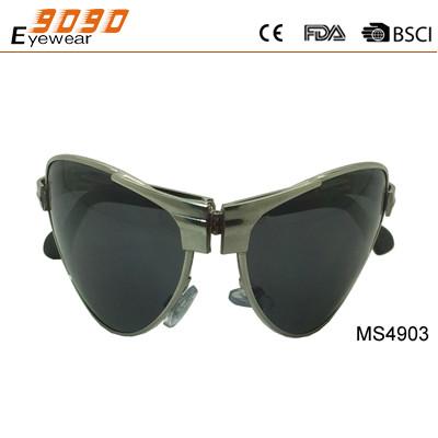 China Nueva llegada y venta caliente de las gafas de sol plegables del metal, lente ULTRAVIOLETA de 400 protecciones en venta