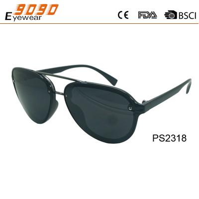 China Forme las gafas de sol hechas de bastidor plástico con el puente, conveniente para los hombres y las mujeres en venta