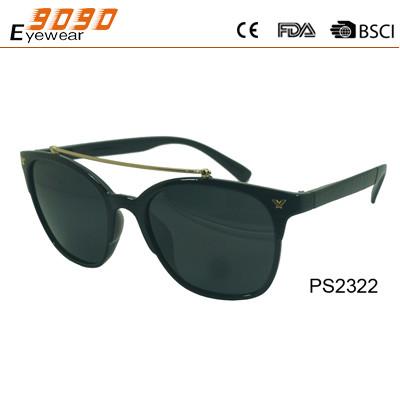 China Obra clásica que selecciona las gafas de sol, hechas de bastidor plástico, puente superior, lente ULTRAVIOLETA de 400 protecciones en venta