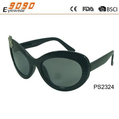 China Las gafas de sol plásticas de moda de la señora con la mariposa ULTRAVIOLETA de la protección lens.parts del 100% en el marco en venta