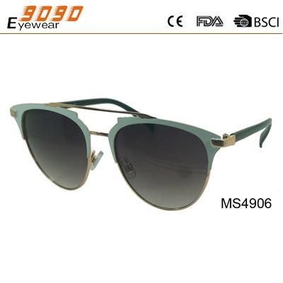 China Nuevas gafas de sol del estilo, hechas del metal con el puente superior, convenientes para los hombres y las mujeres en venta