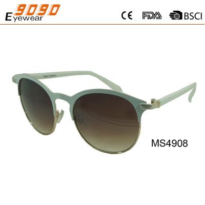 China Gafas de sol de moda 2018 de las gafas más nuevas del estilo, hechas del metal, lente ULTRAVIOLETA de 400 protecciones en venta
