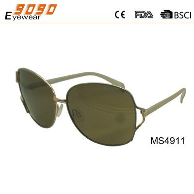 China Gafas de sol con el marco metálico, nuevo estilo de diseñador de moda, lente ULTRAVIOLETA de 400 protecciones en venta