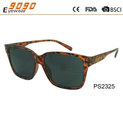 China Gafas de sol de moda del rectángulo, hechas de bastidor plástico, dos pernos de cada lado en el marco en venta