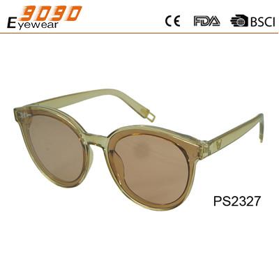 China Gafas de sol de moda plásticas del estilo los 2018 más nuevos, lente ULTRAVIOLETA de 400 protecciones en venta