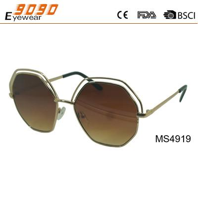 China Forme ahuecan hacia fuera las gafas de sol del metal con la lente ULTRAVIOLETA de la protección del 100%, conveniente para los hombres y las mujeres en venta
