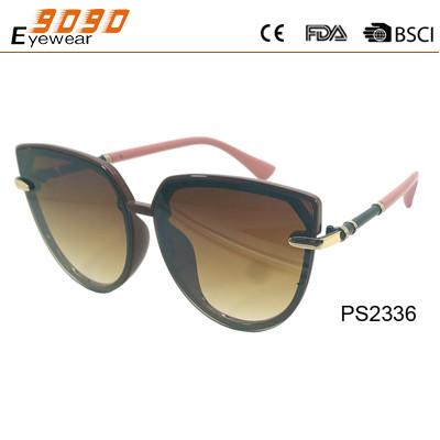 China Gafas de sol plásticas de gran tamaño, lente de la protección UV400, un poco metal en el templo en venta