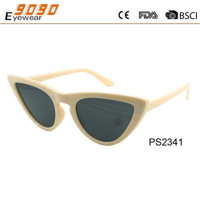 China El más nuevo estilo 2019 y gafas de sol de moda plásticas clásicas, lente ULTRAVIOLETA de 400 protecciones en venta