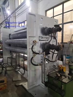 Chine Machine gravante en refief de tissu non-tissé de l'acier allié 430×2420 à vendre
