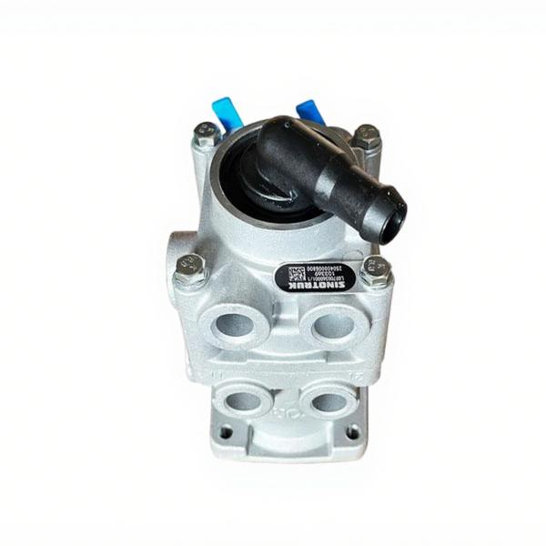 Quality LG9700360001 Brake Master Valve For HOWO Light Truck Spare Parts for sale