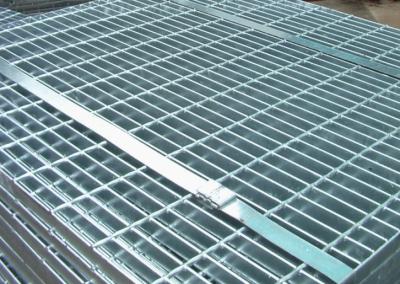 China Tampa de aço galvanizada 2-12mm resistente da drenagem da trincheira dos passos de escada da raspagem da passagem for sale