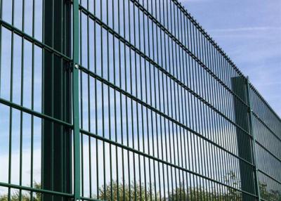 China Cercas de arame-gêmeo revestidas de aço PVC com baixo teor de carbono para residências privadas à venda