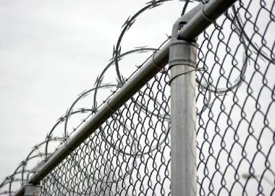 China Concertina Razor Wire Coil Design de lâmina afiada para prevenção de intrusão à venda