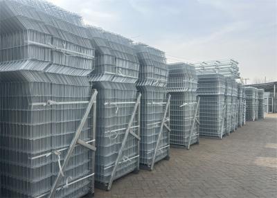 China Pannello di recinzione a maglia triangolare con foro a maglia da 50*200 mm per scuola / giardino for sale