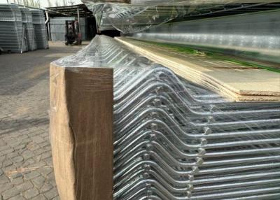 China Driehoekig hekwerkpaneel van corrosiebestendig staal, multifunctioneel en onderhoudsvriendelijk voor bouw en evenementen Te koop