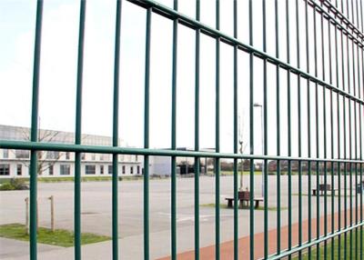 China 656 doppelter Schleifen-Draht RAL 6005 im Freien, der glatte Hochleistungsoberfläche einzäunt zu verkaufen