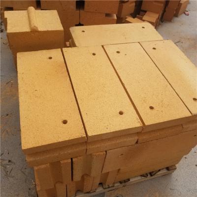 China Fornece tijolos de argila refratária reciclada com 50-65% de SiO2 e 30-48% de Al2O3 à venda