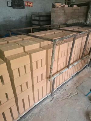 Cina Super leggero diatomite argilla isolante per il fuoco mattoni versatile e facile da installare in vendita