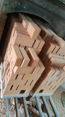Cina Super leggero diatomite argilla isolante per il fuoco mattoni versatile e facile da installare in vendita