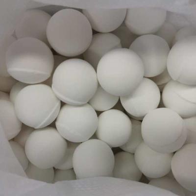 Cina Sfera di alumina ad alto contenuto di SiO2 adsorbente di sassolini di ceramica standard internazionale in vendita