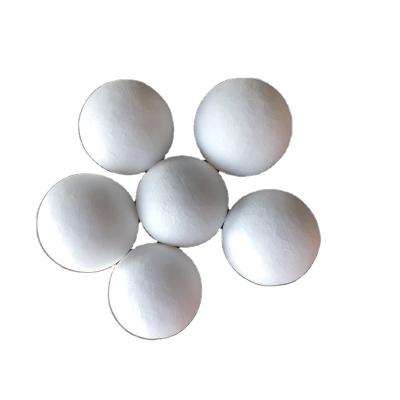 Cina Sfera di alumina ad alto contenuto di SiO2 adsorbente di sassolini di ceramica standard internazionale in vendita
