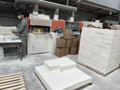 Cina Alta conduttività termica di mattoni isolanti mulliti da 0,3 per applicazioni industriali in vendita