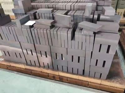 Cina Granuli di magnesia cromatici resistenti all'erosione del forno elettrico con resistenza al frantumamento a freddo ≥ 90 in vendita