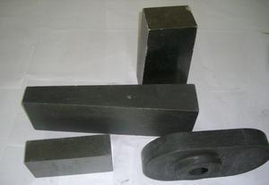 China SiO2 Content % International Standard Cutting Service Magnesium Carbon Brick for Steelmaking Electric Arc Furnace Refractory for sale