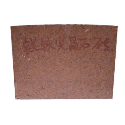 Cina Contenuto di MgO personalizzato forno di cemento mattoni di magnesia-ferro-spinel con forte resistenza allo slag in vendita