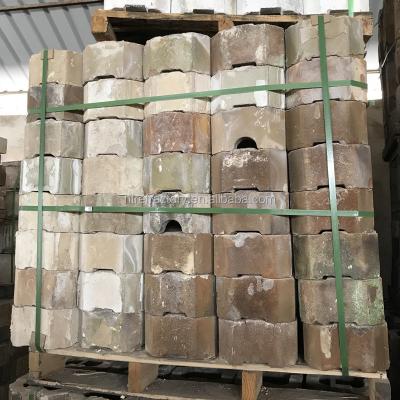 Cina Grandi mattoni di magnesia di carbonio per la bocca del convertitore con bassa porosità apparente e ottimale resistenza all'ossidazione in vendita